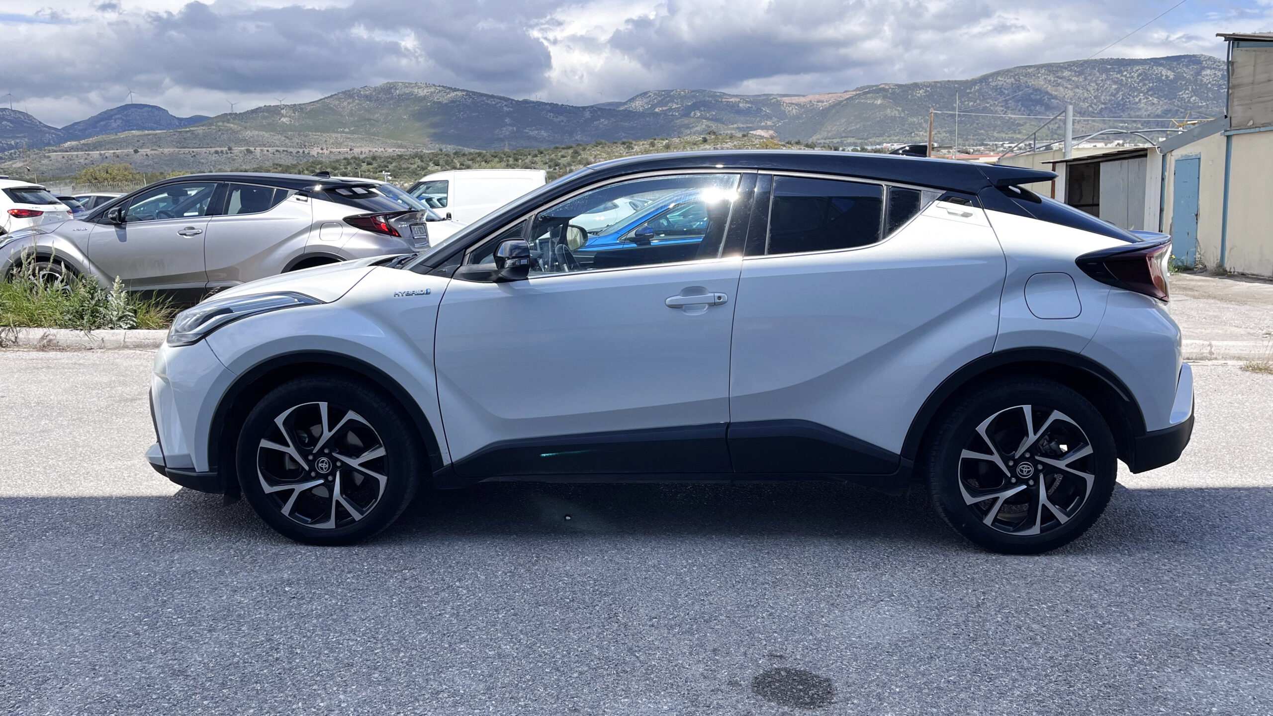 Μεταχειρισμένο Toyota CHR Hybrid C-Lub Bi-Tone | 2.0l 184hp | 2020 - OpenCars