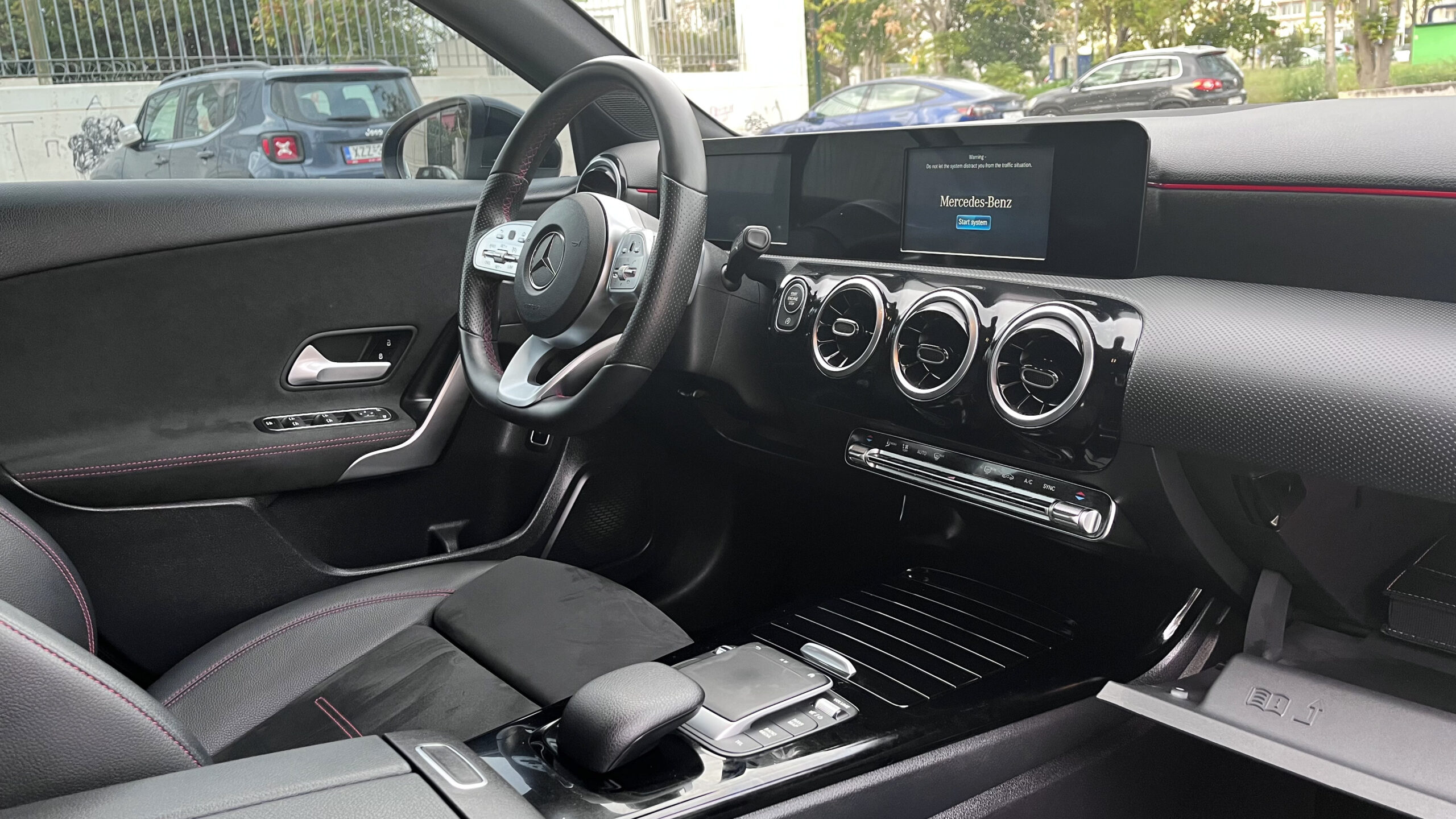 Μεταχειρισμένο Mercedes A-Class 180 AMG Line | 1.4I 136hp | 2021 - OpenCars