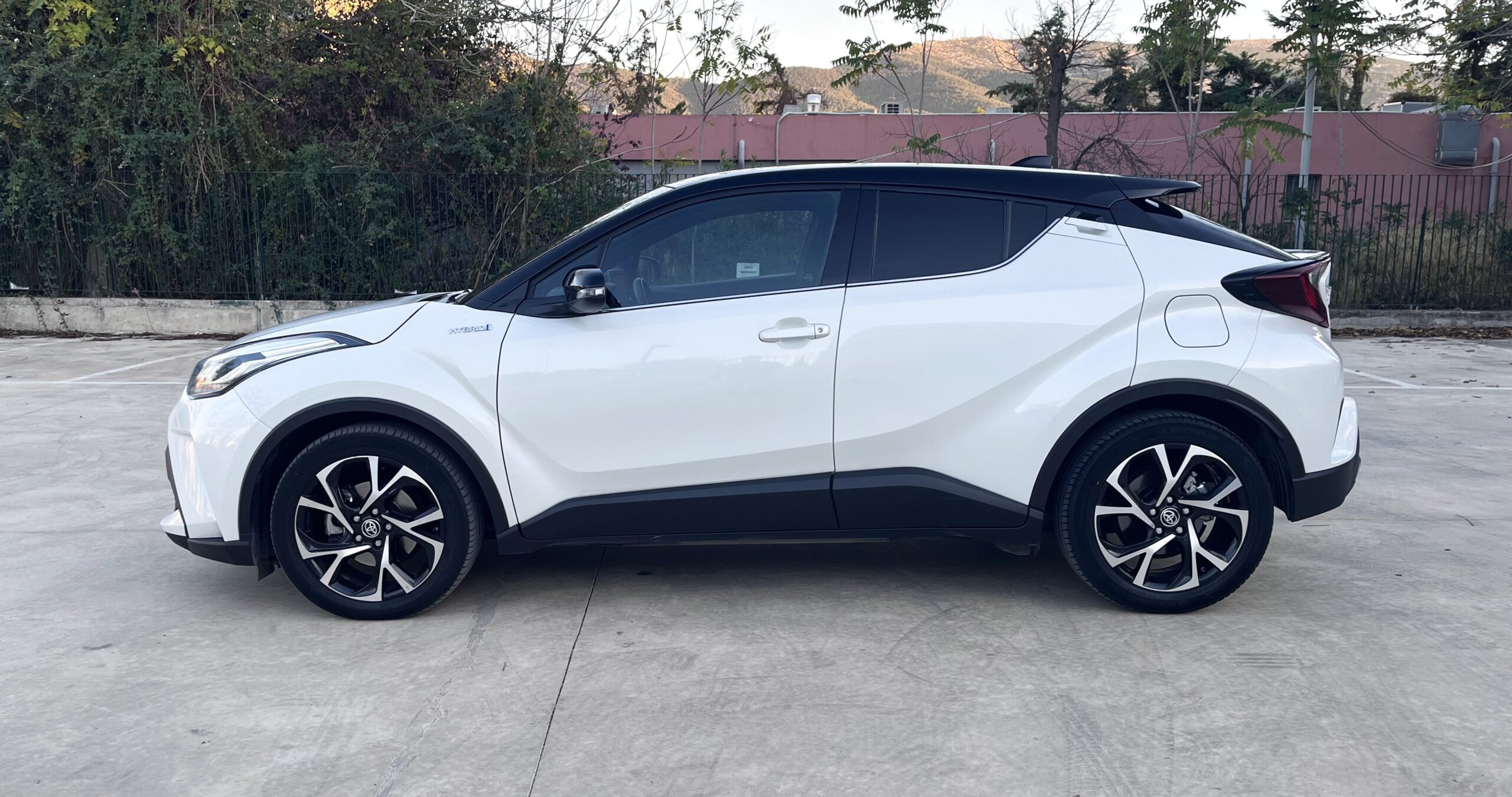 Μεταχειρισμένο Toyota CHR Hybrid C-Lub Bi-Tone | 2.0l 184hp | 2020 - OpenCars