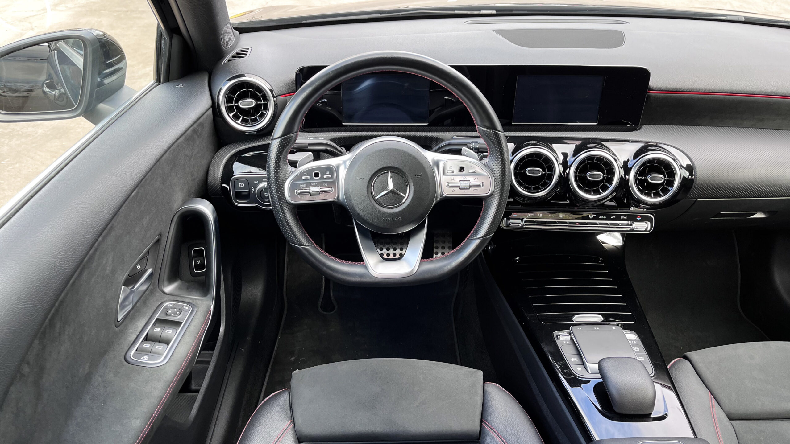 Μεταχειρισμένο Mercedes A-Class 180 AMG Line | 1.4I 136hp | 2021 - OpenCars