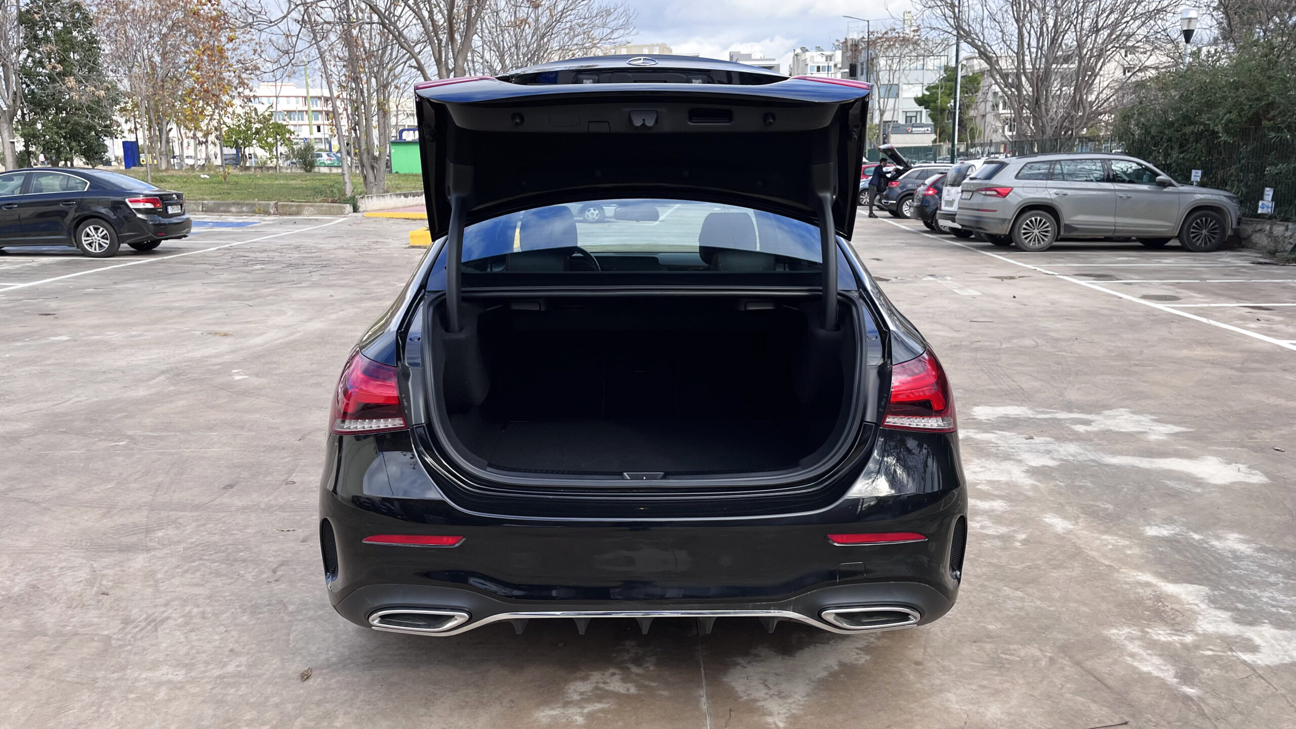 Μεταχειρισμένο Mercedes A-Class 180 AMG Line | 1.4I 136hp | 2021 - OpenCars