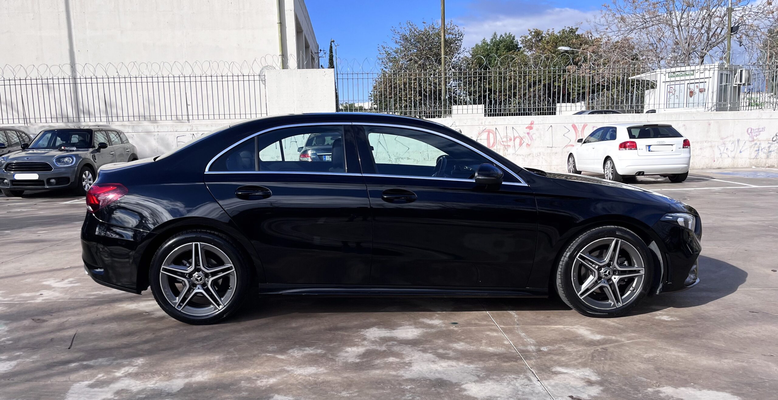 Μεταχειρισμένο Mercedes A-Class 180 AMG Line | 1.4I 136hp | 2021 - OpenCars