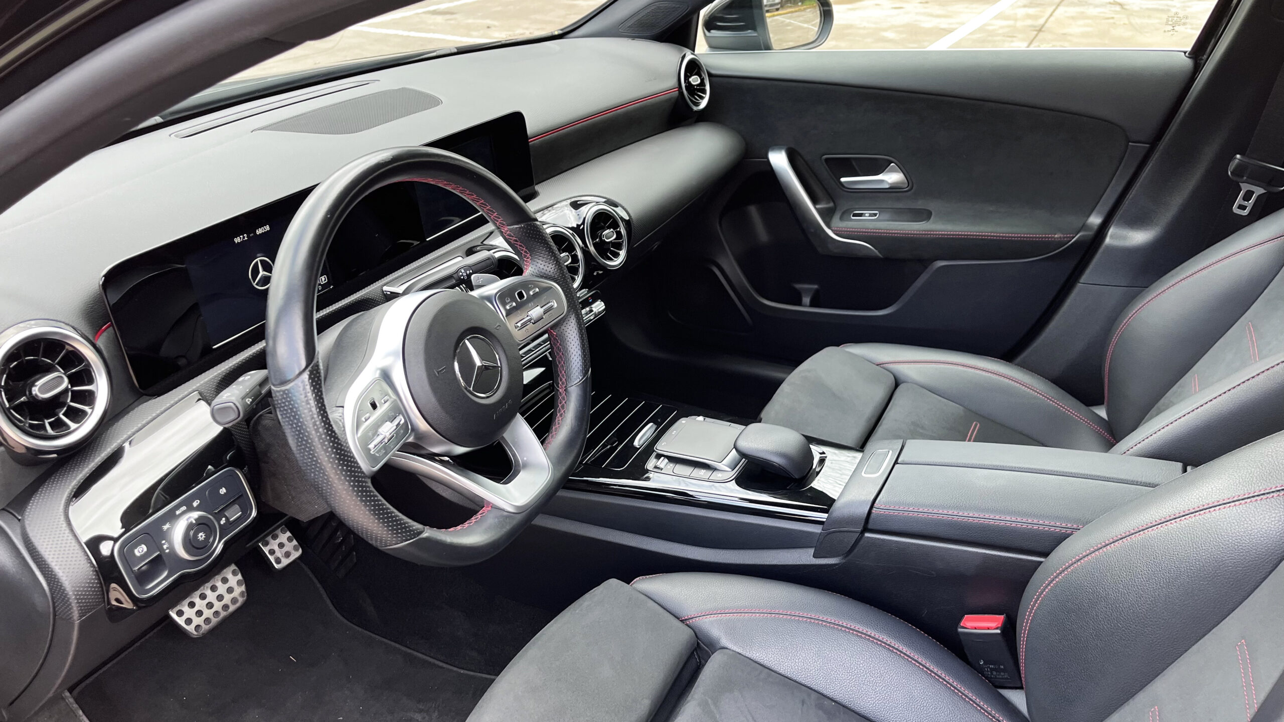 Μεταχειρισμένο Mercedes A-Class 180 AMG Line | 1.4I 136hp | 2021 - OpenCars