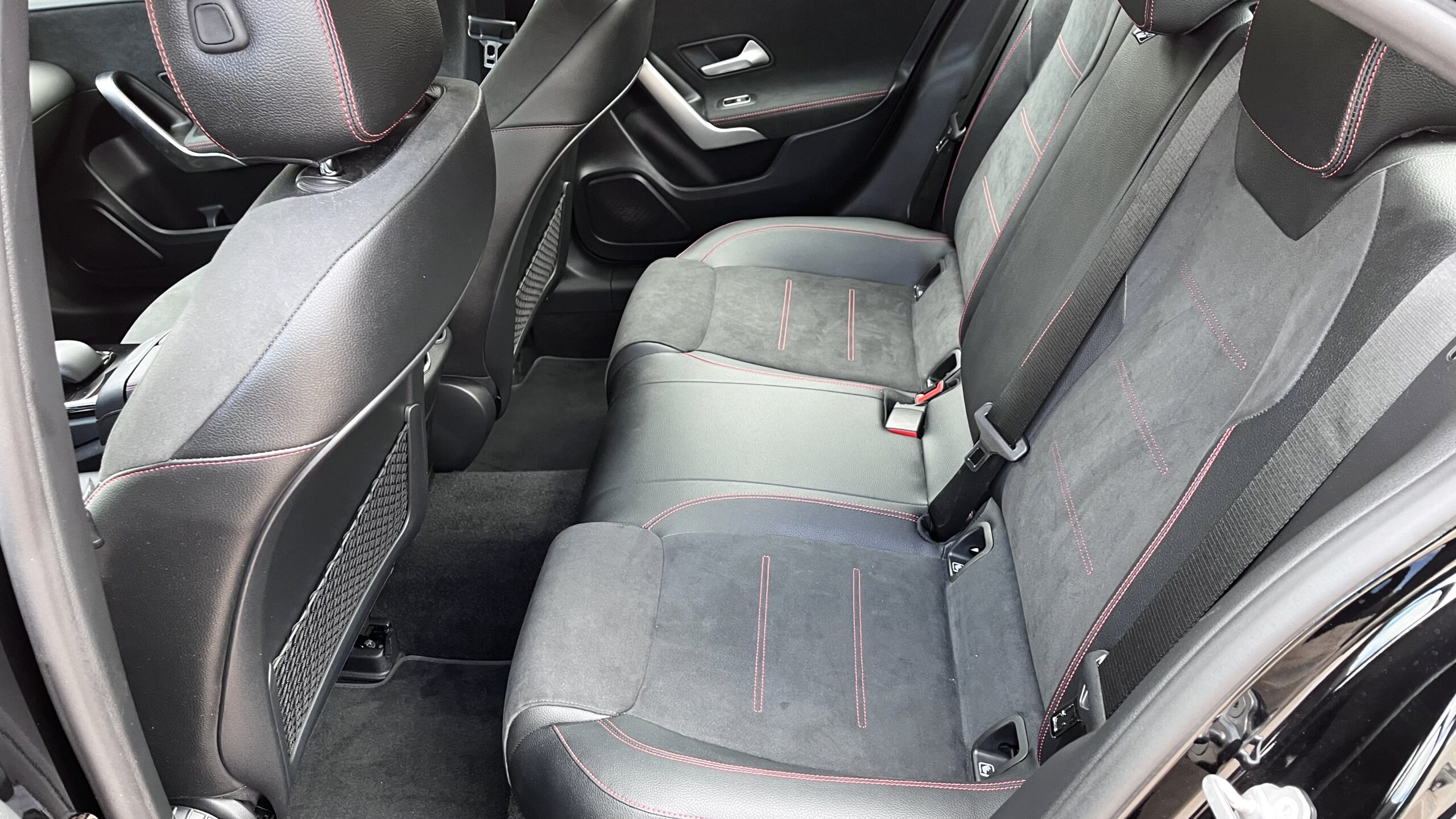 Μεταχειρισμένο Mercedes A-Class 180 AMG Line | 1.4I 136hp | 2021 - OpenCars