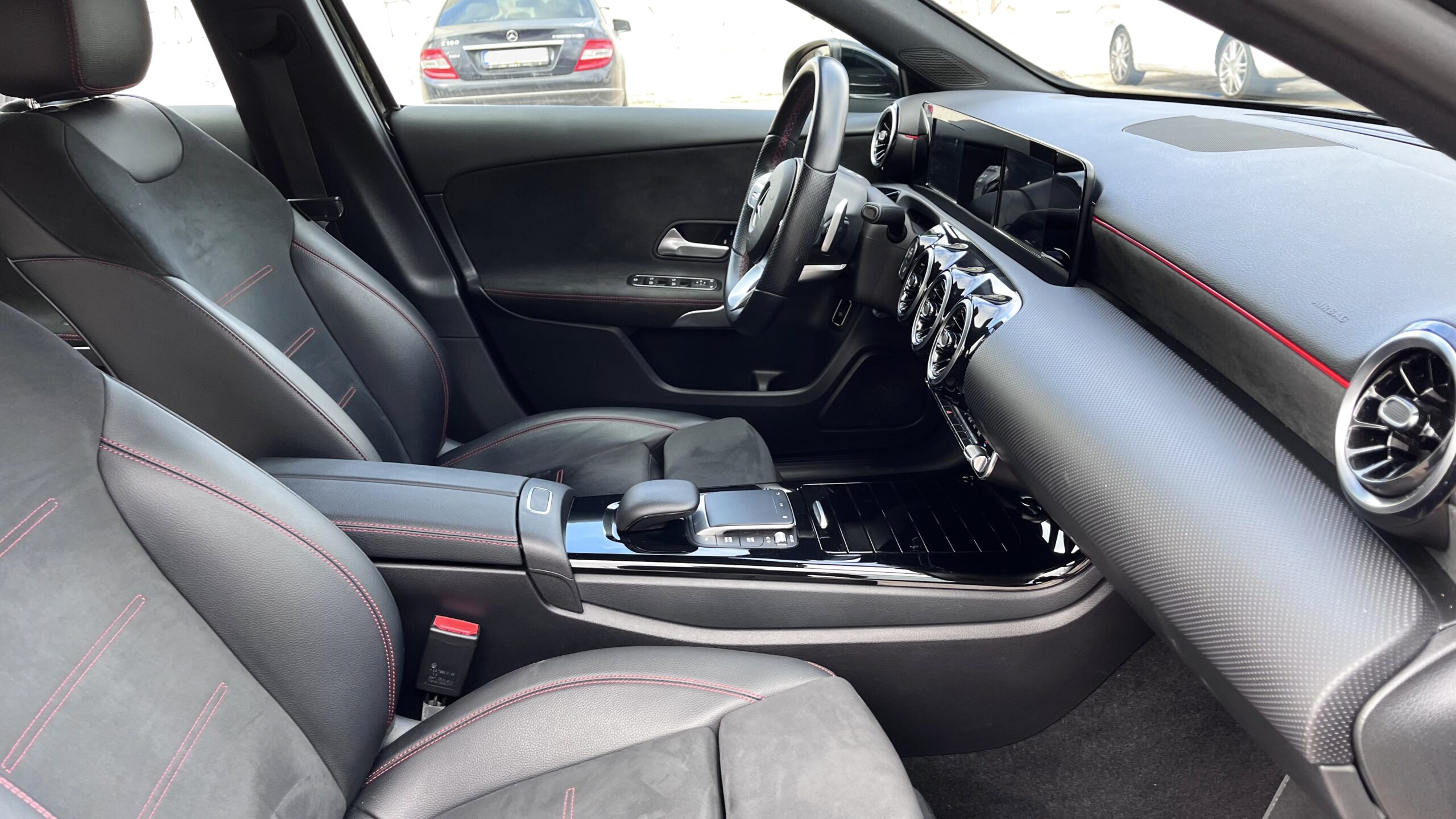Μεταχειρισμένο Mercedes A-Class 180 AMG Line | 1.4I 136hp | 2021 - OpenCars