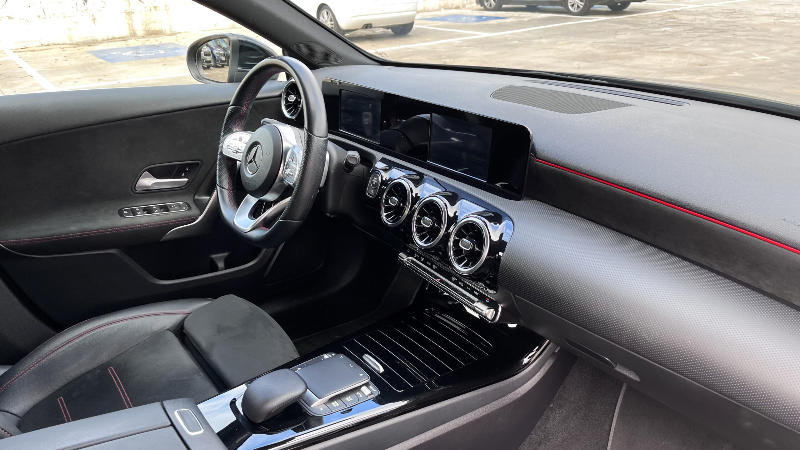 Μεταχειρισμένο Mercedes A-Class 180 AMG Line | 1.4I 136hp | 2021 - OpenCars